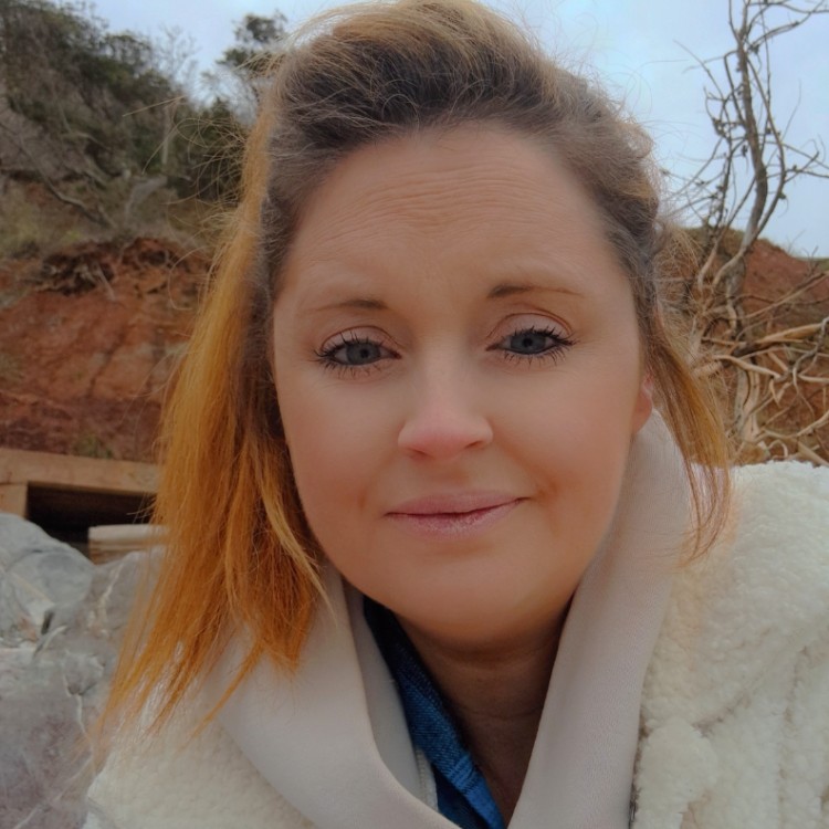 Heather Knott's Instagram, Twitter & Facebook on IDCrawl